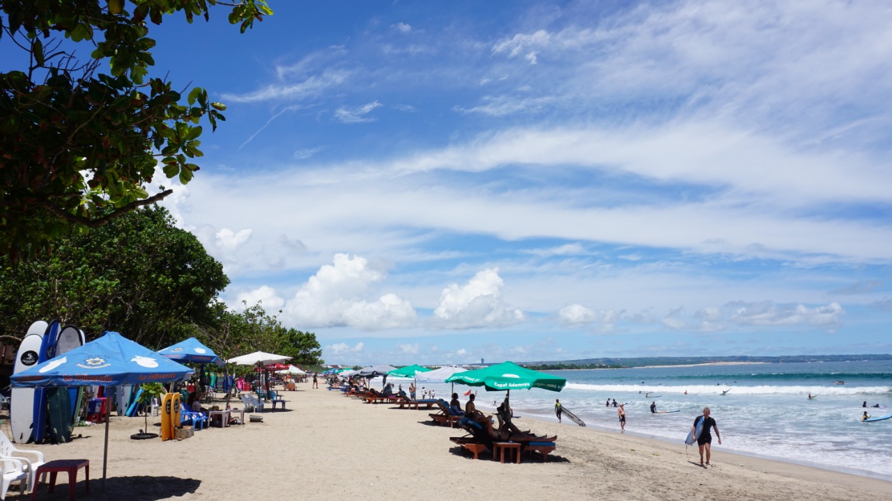 Pantai Kuta Bali: Permata Wisata Pulau Dewata - Paket Travel Bali Seru ...